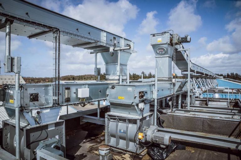 Chain and Pneumatic Material Transport Systems for Dust Filter Systems